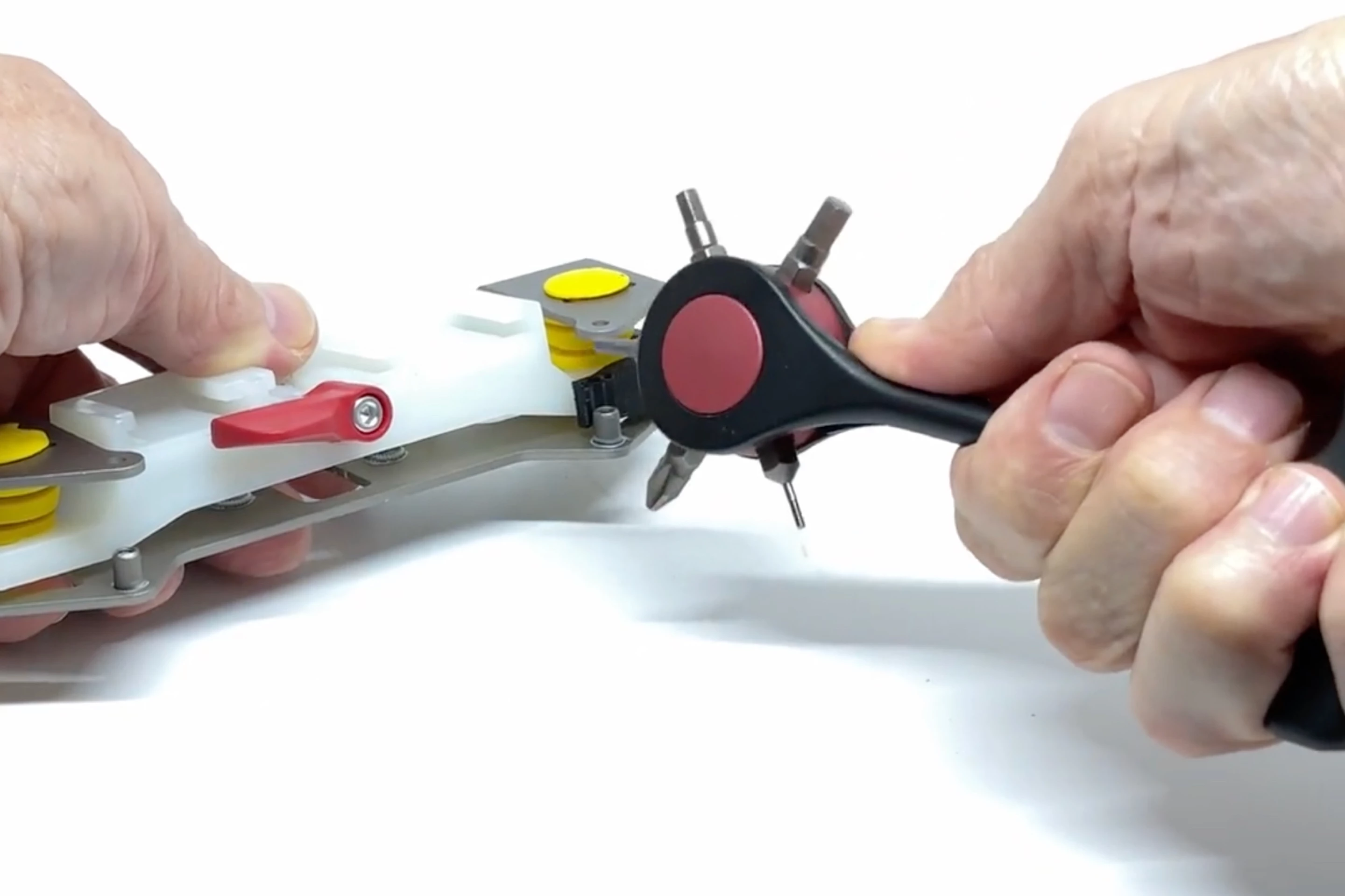 Switch Hex T wrench keeps six bits at the ready in a rotating head Switch Hex T wrench keeps six bits at the ready in a rotating head